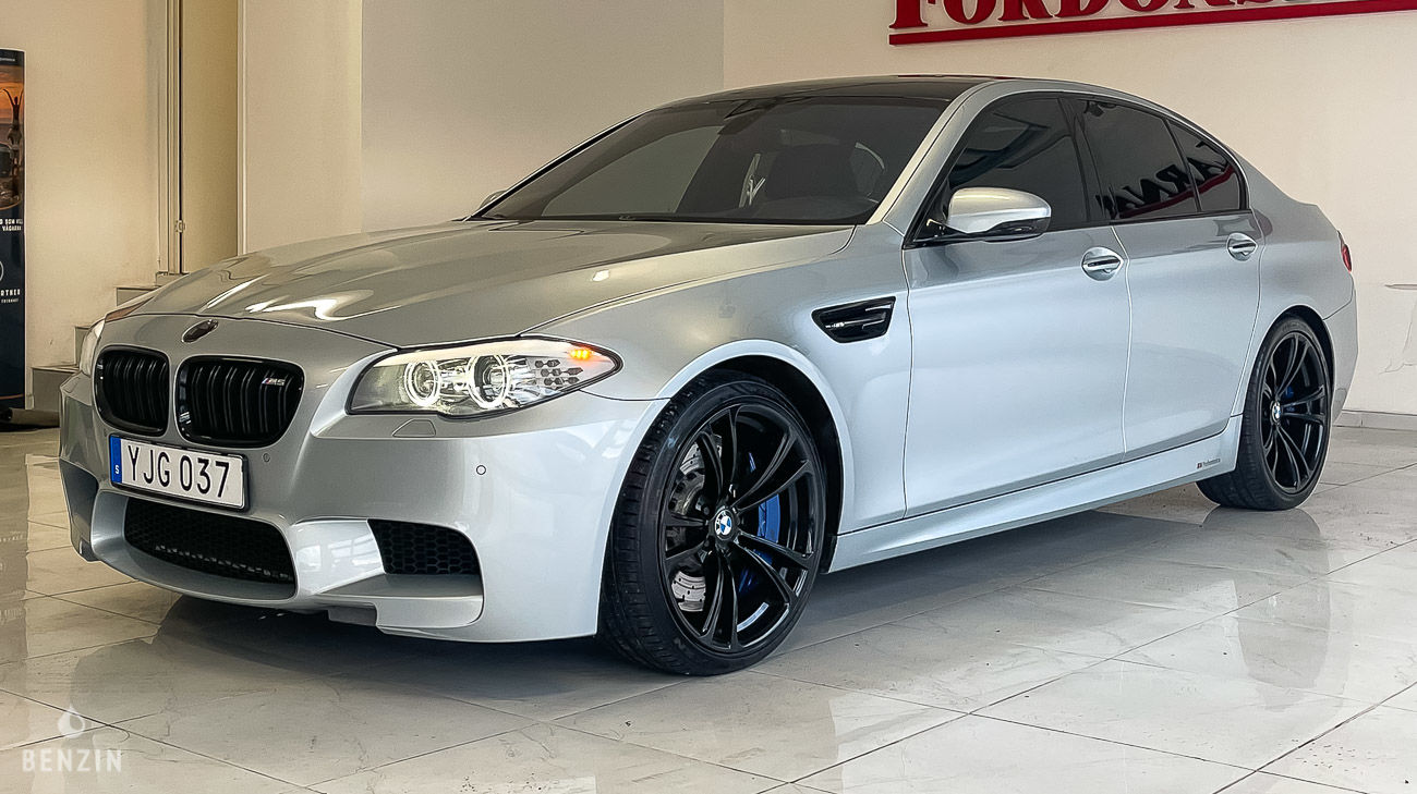 Benzin - BMW M5 F10 - 2012
