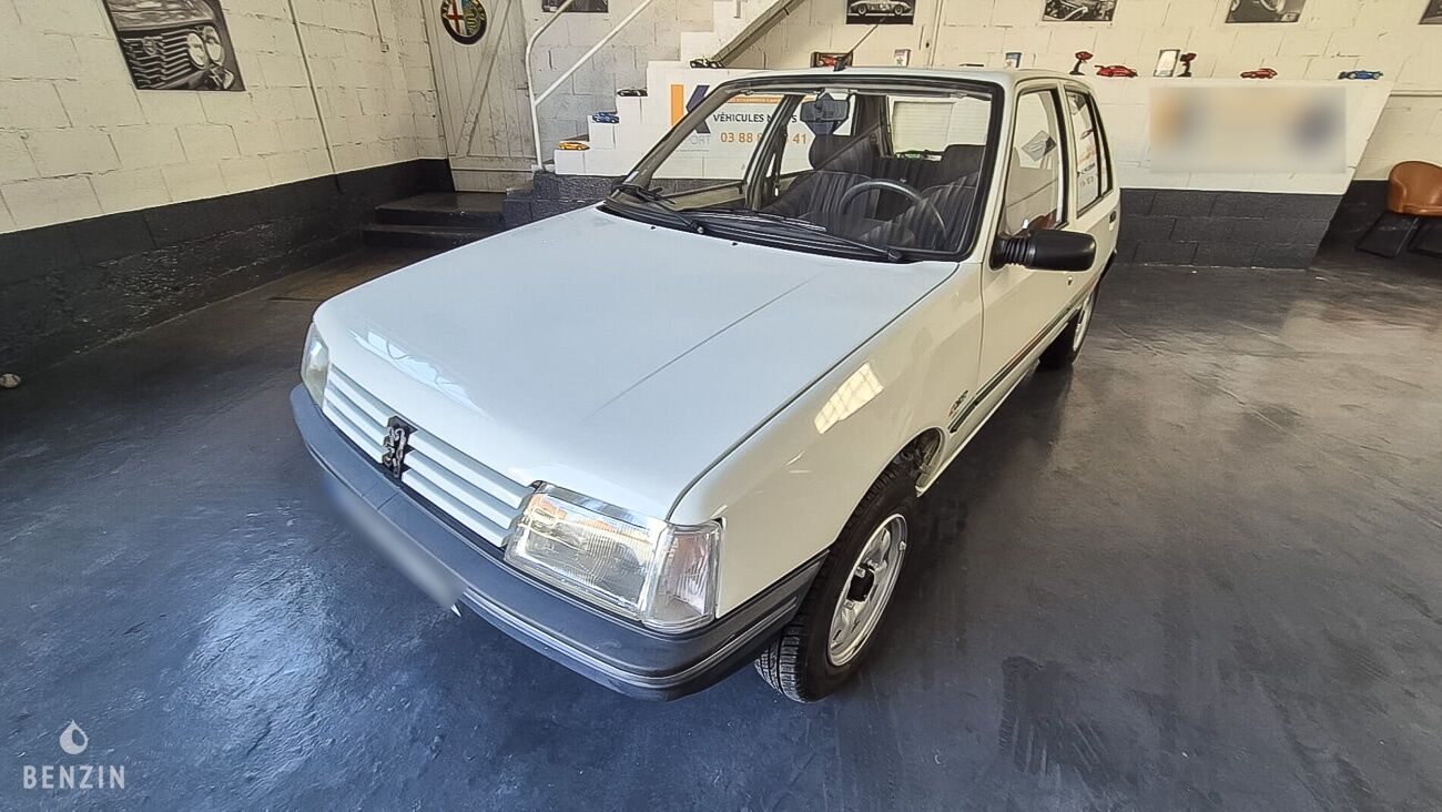 Benzin - Peugeot 205 Colorline *1ère main - 1992
