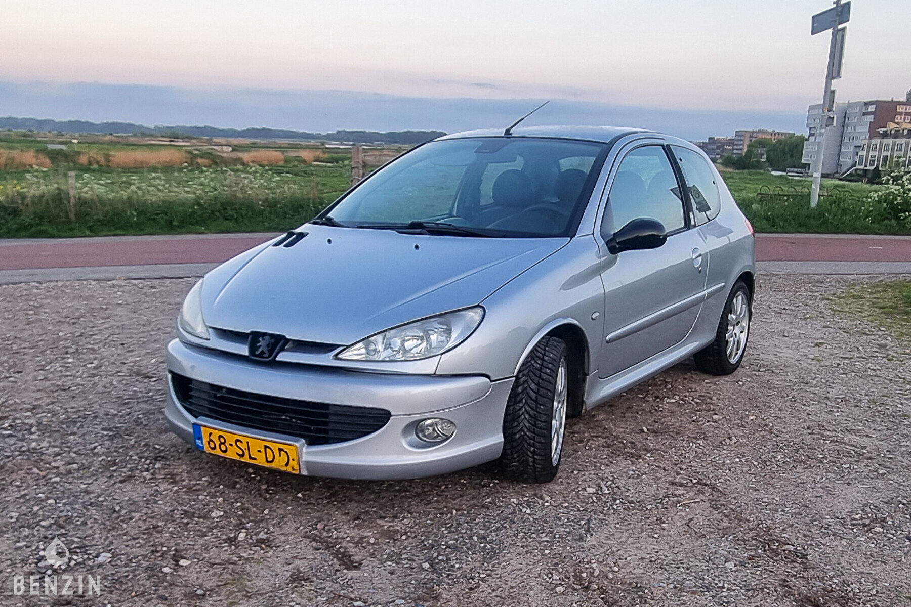 Benzin - Peugeot 206 GT n°2951 - 1999