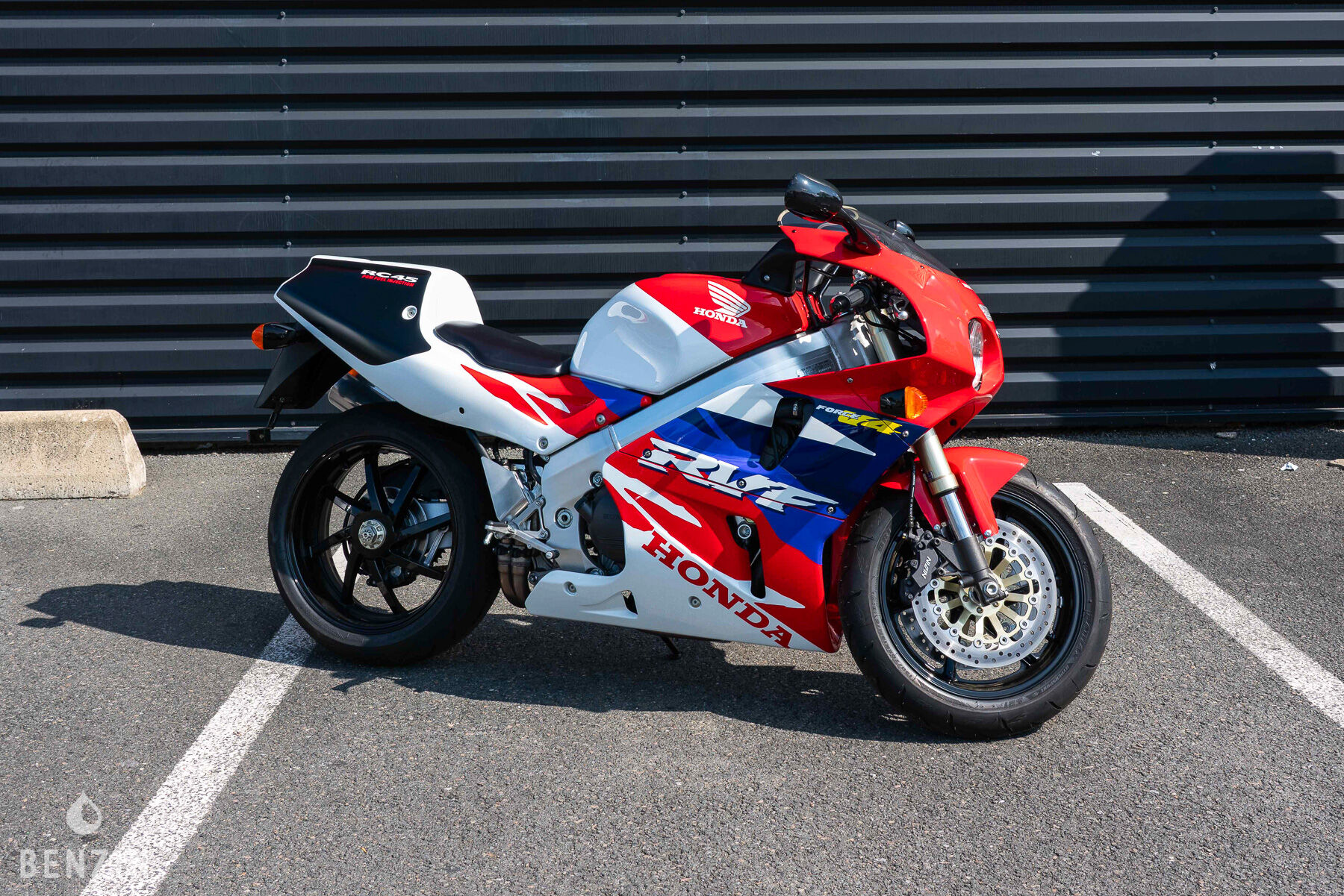 Benzin - Honda RVF 750 R RC45 2k km - 1996