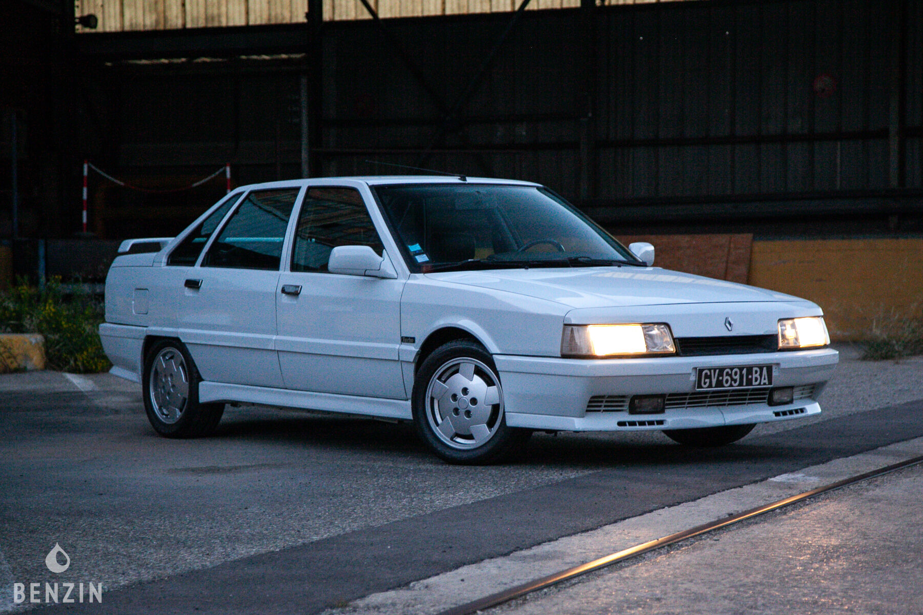 Benzin - Renault 21 2L Turbo Quadra - 1990